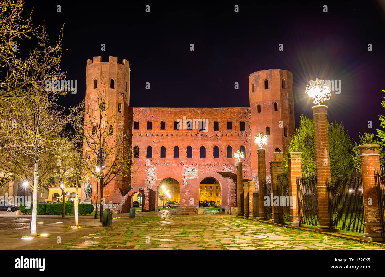 Centro storico di torri immagini e fotografie stock ad alta risoluzione ...
