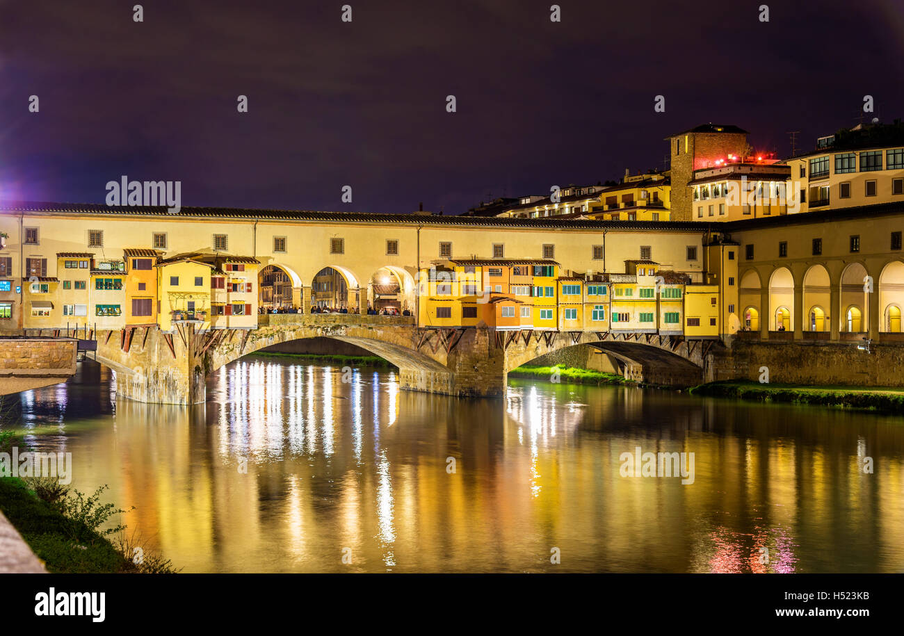 Ponte vecchio ponte di notte a firenze immagini e fotografie stock ad ...