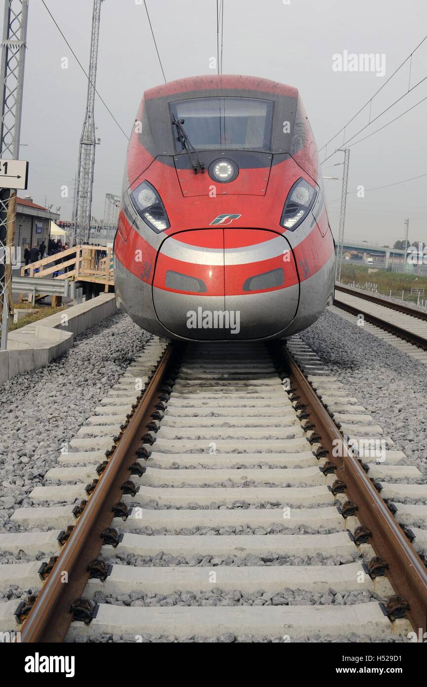 FS (Ferrovie dello Stato, Ferrovie dello Stato), con il treno ad alta ...