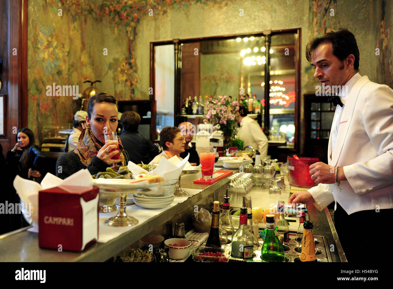 Campari milano immagini e fotografie stock ad alta risoluzione - Alamy