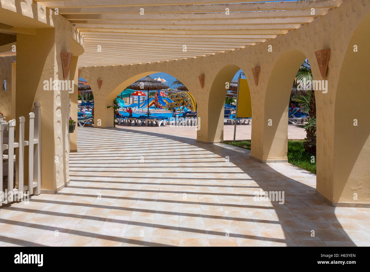 Tetto della veranda immagini e fotografie stock ad alta risoluzione - Alamy
