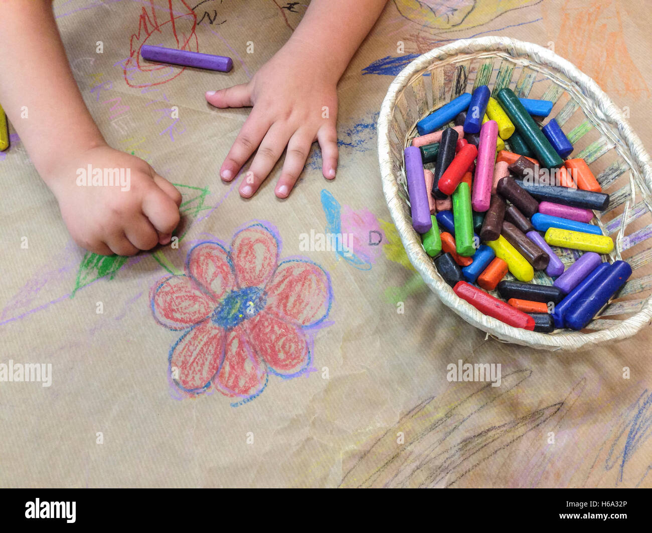 Disegno pastelli immagini e fotografie stock ad alta risoluzione - Alamy