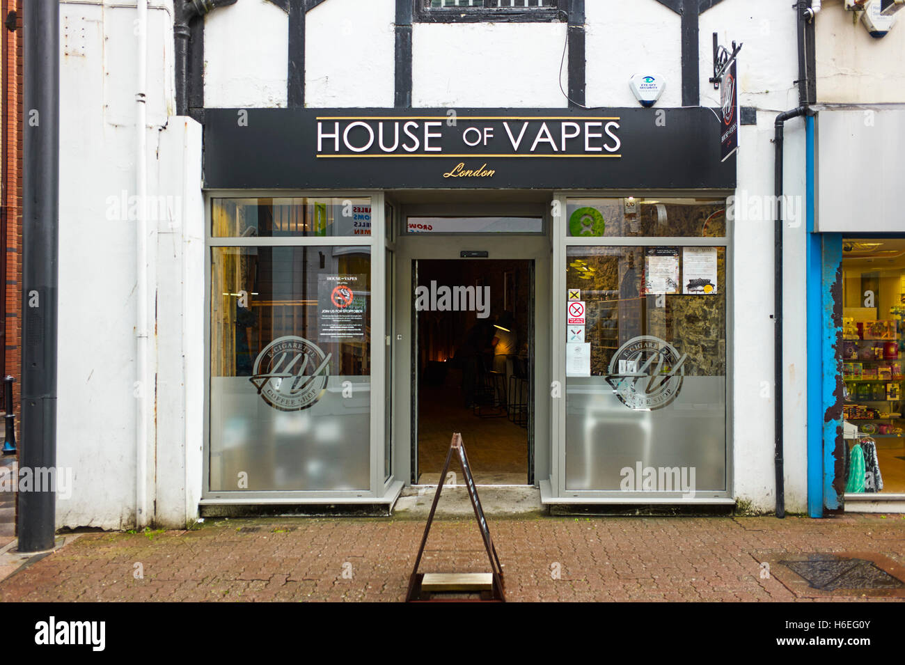 The shop of cigarettes immagini e fotografie stock ad alta risoluzione ...