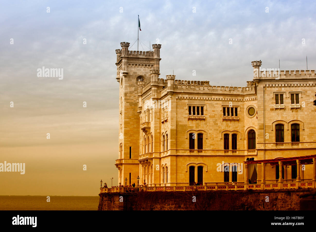 Vecchia foto alberi storici storici immagini e fotografie stock ad alta ...