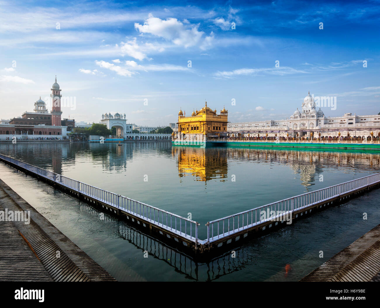 Golden temple amritsar immagini e fotografie stock ad alta risoluzione ...