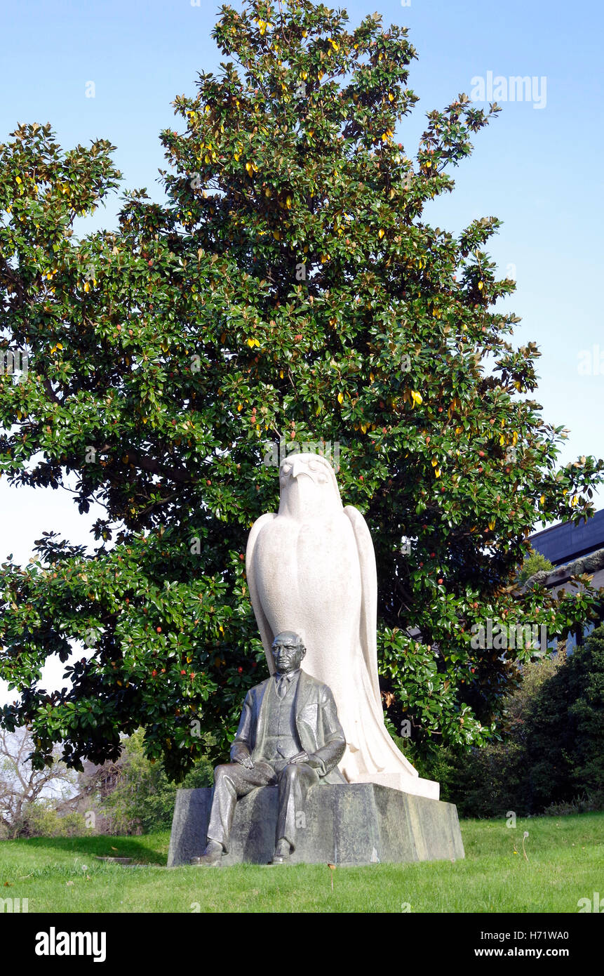 Statua di calouste gulbenkian falcon horus immagini e fotografie stock ...