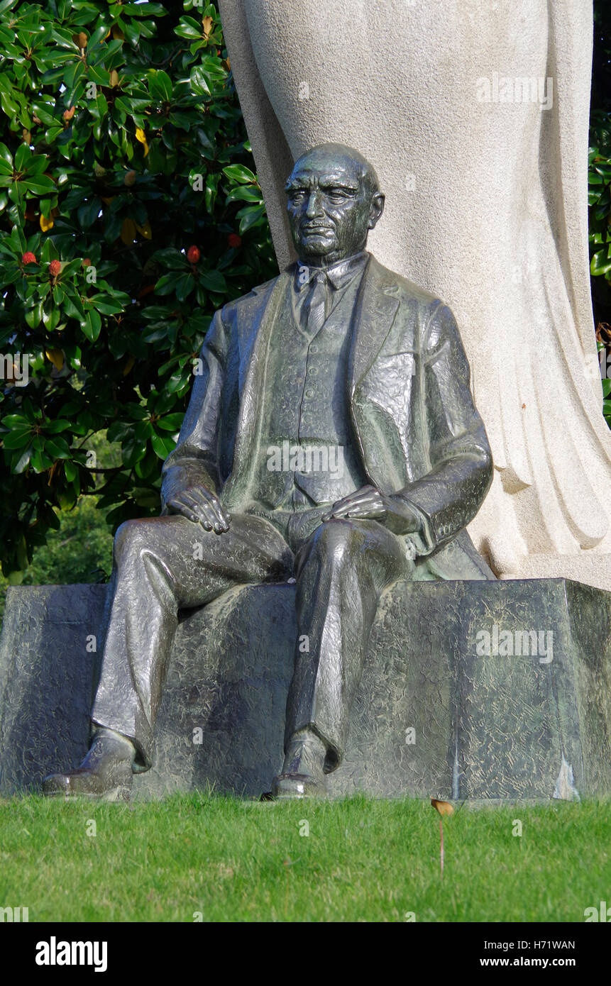 Statua di calouste gulbenkian falcon horus immagini e fotografie stock ...