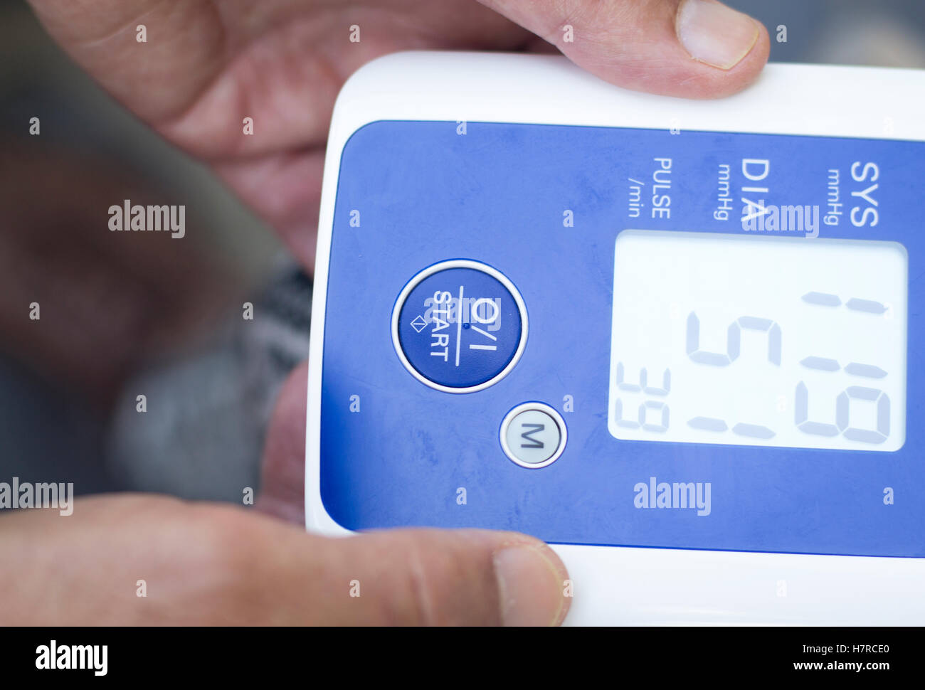 Cardiac della pressione sanguigna e del battito cardiaco irregolare ...