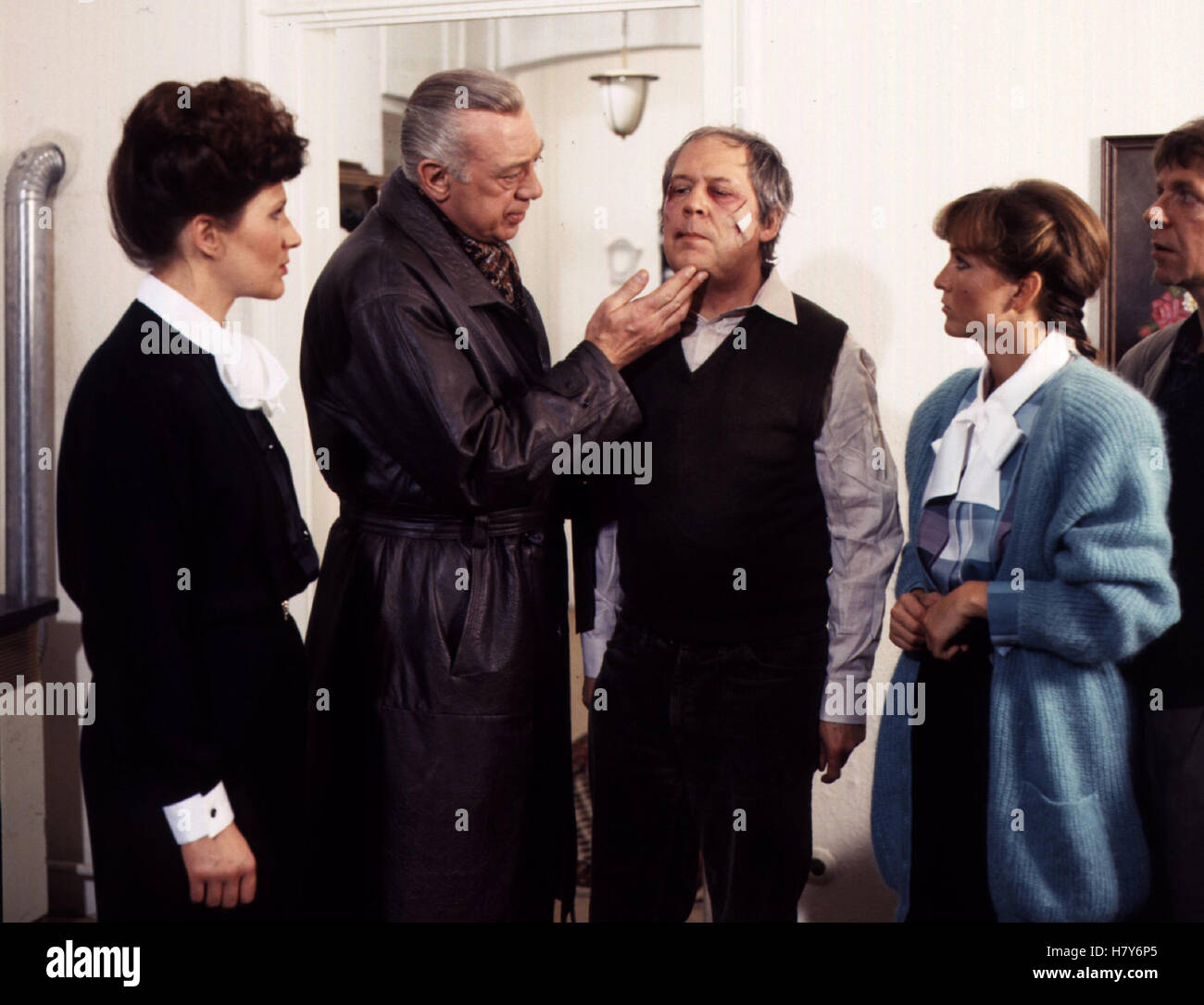 DERRICK: Der Augenzeuge, D 1986, Regie: Theodor Grädler, EVA MARIA ...