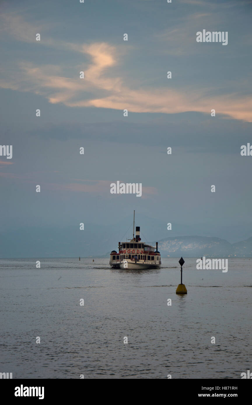 Traghetti per lago di garda immagini e fotografie stock ad alta ...