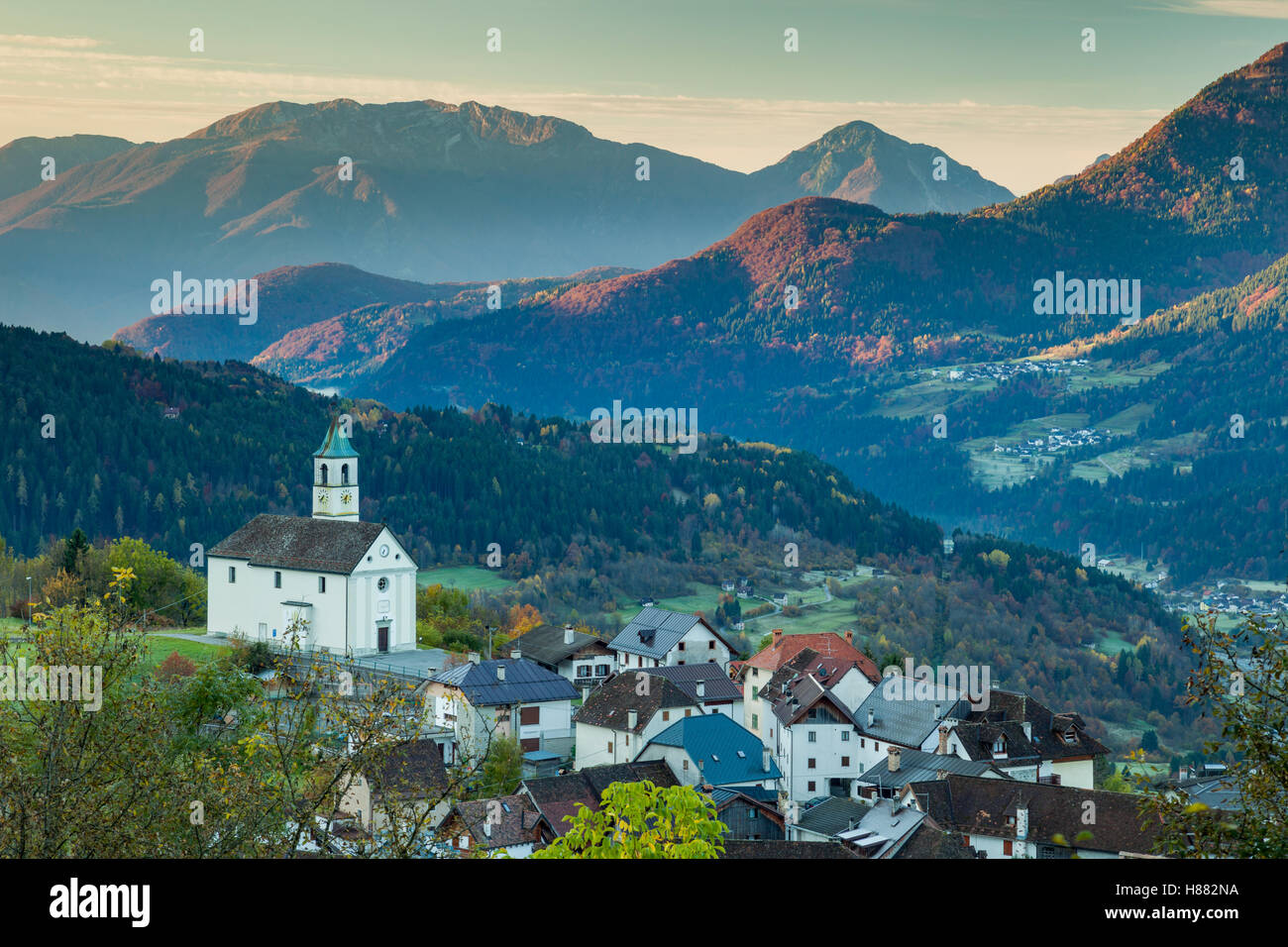 Alpi carniche immagini e fotografie stock ad alta risoluzione - Alamy