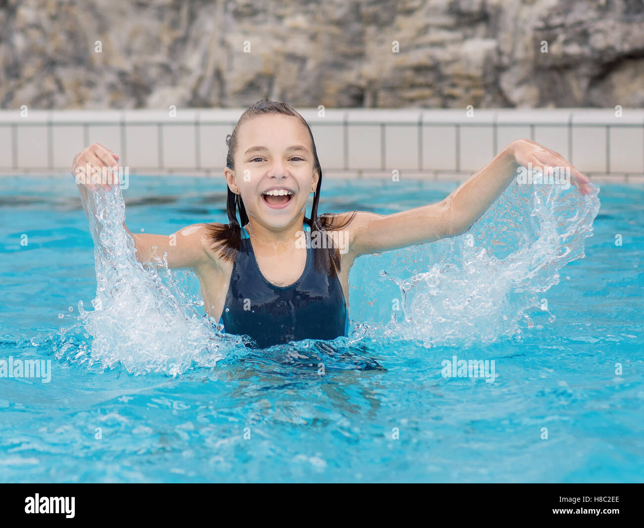 Salto in piscina immagini e fotografie stock ad alta risoluzione - Alamy