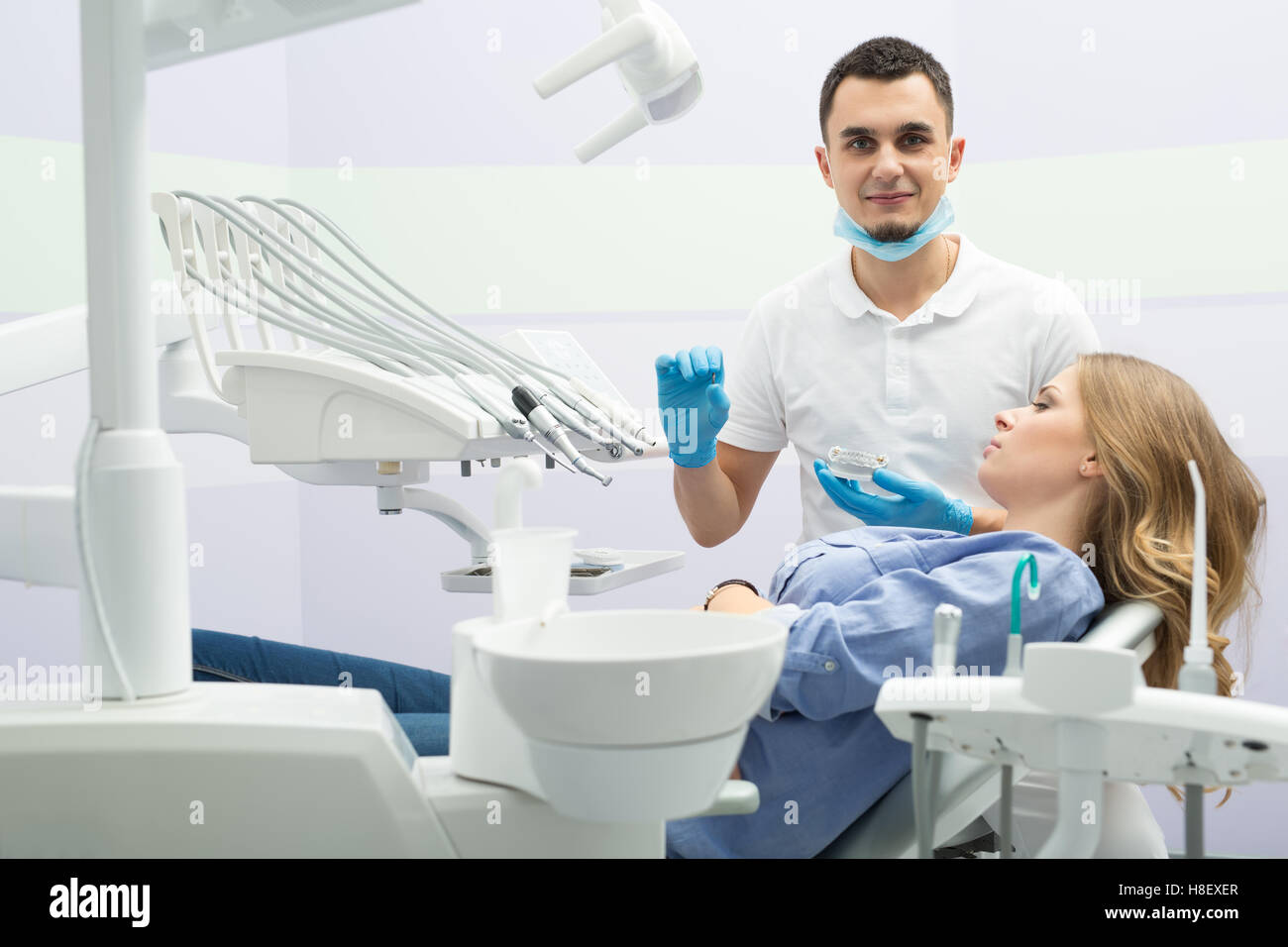Stomatologo dentista immagini e fotografie stock ad alta risoluzione ...