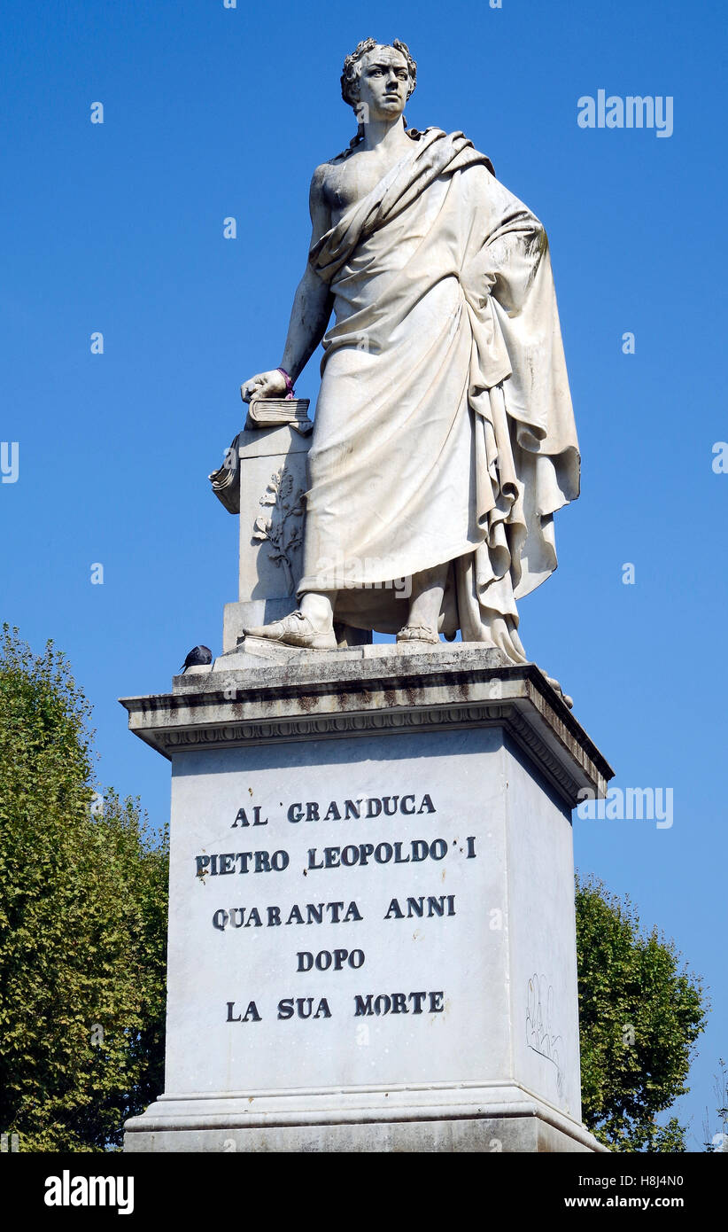 Vestito con toga romana e sandali immagini e fotografie stock ad alta ...
