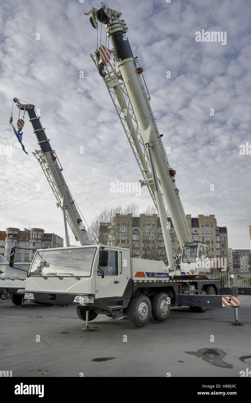 Gru mobile bianca immagini e fotografie stock ad alta risoluzione - Alamy