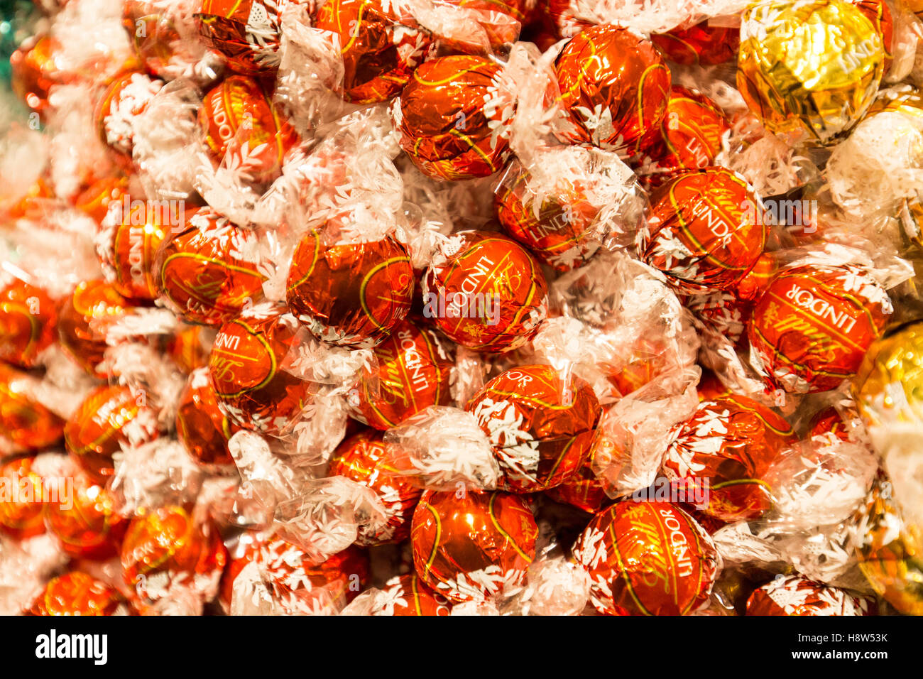 Lindt chocolate store immagini e fotografie stock ad alta risoluzione ...