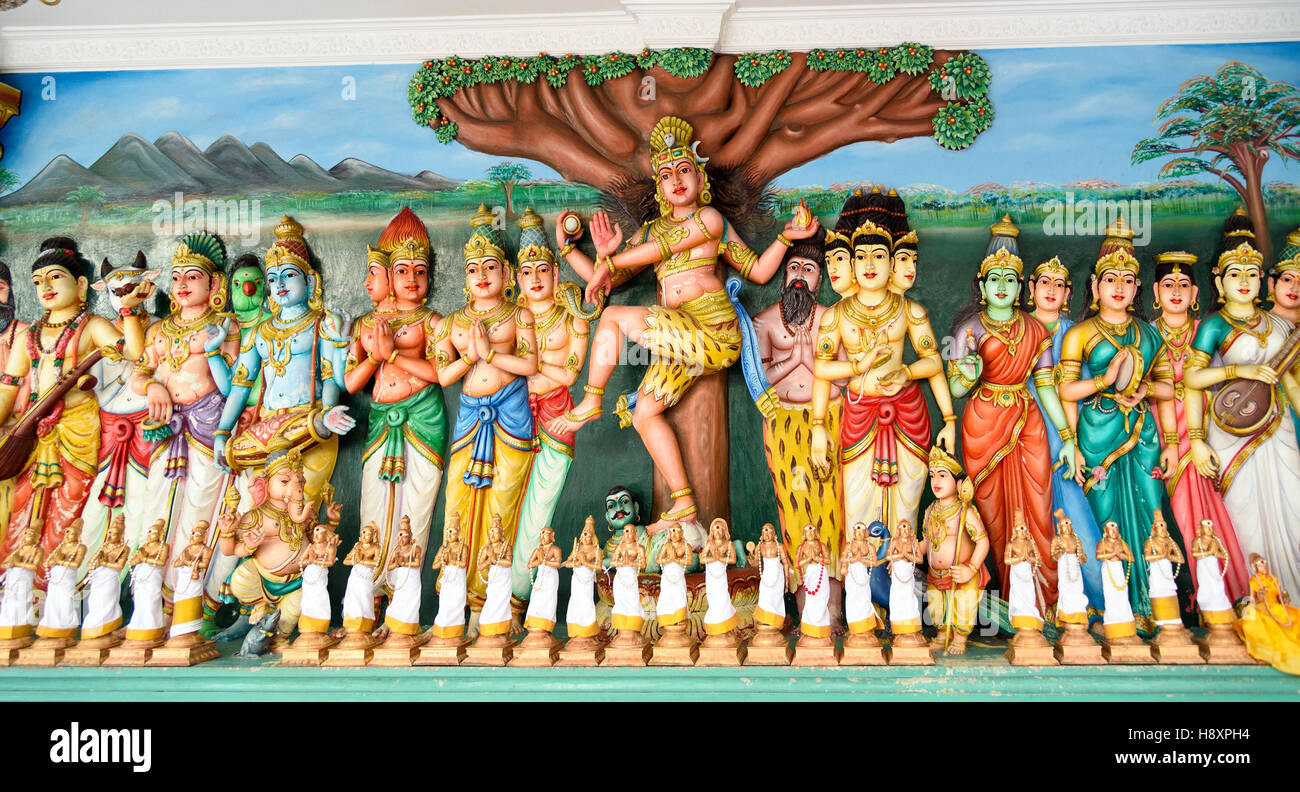 Statue tradizionali in Sri Mahamariamman tempio indù di Chinatown ...
