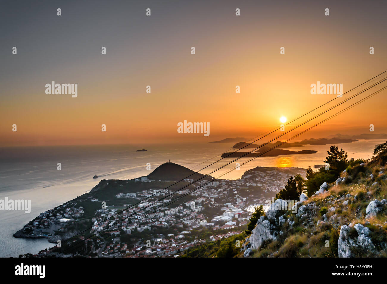Tramonto su dubrovnik immagini e fotografie stock ad alta risoluzione ...