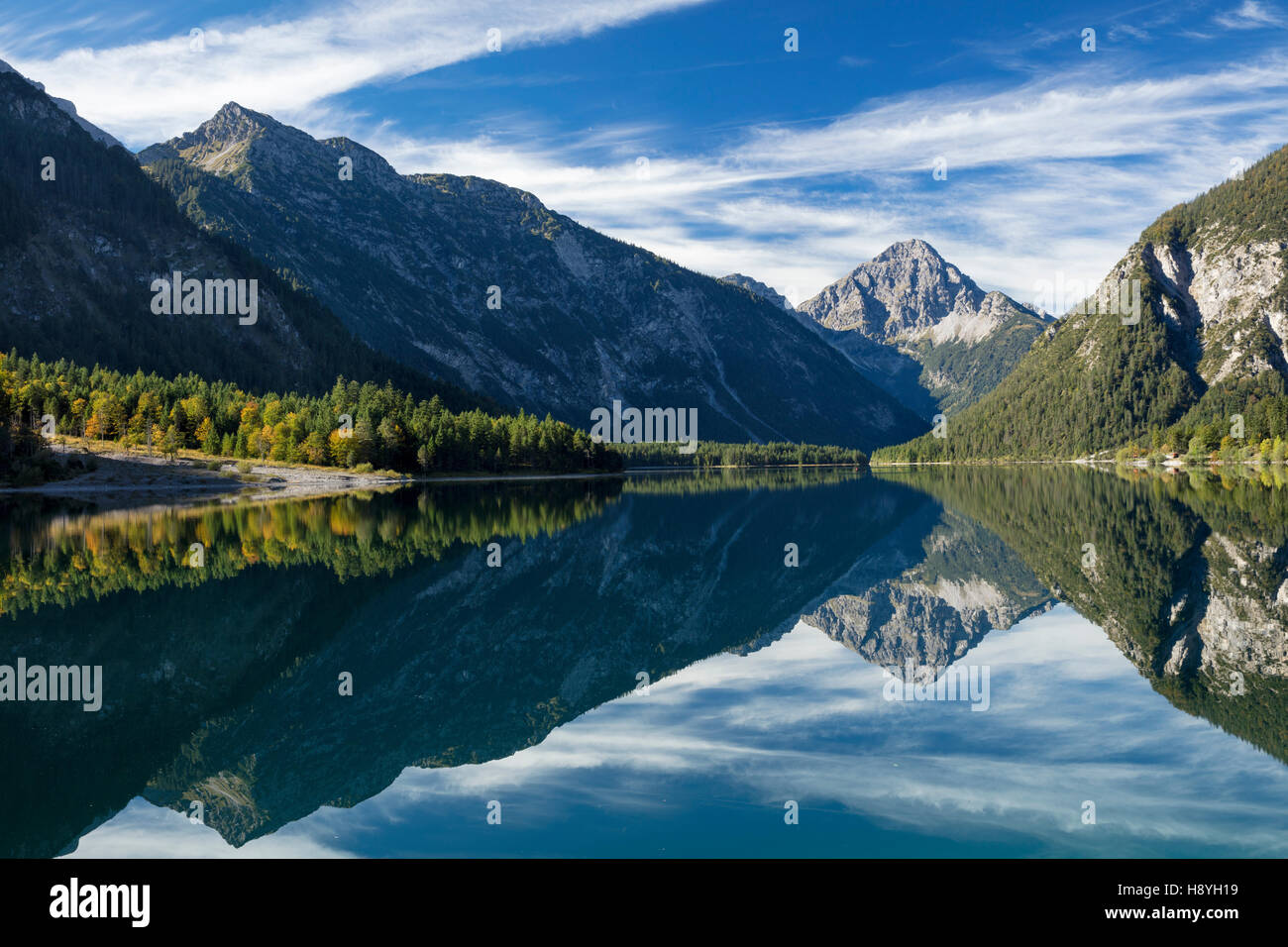 Alpi Tirolesi si riflette nel Plansee, Tirolo, Austria Foto stock - Alamy