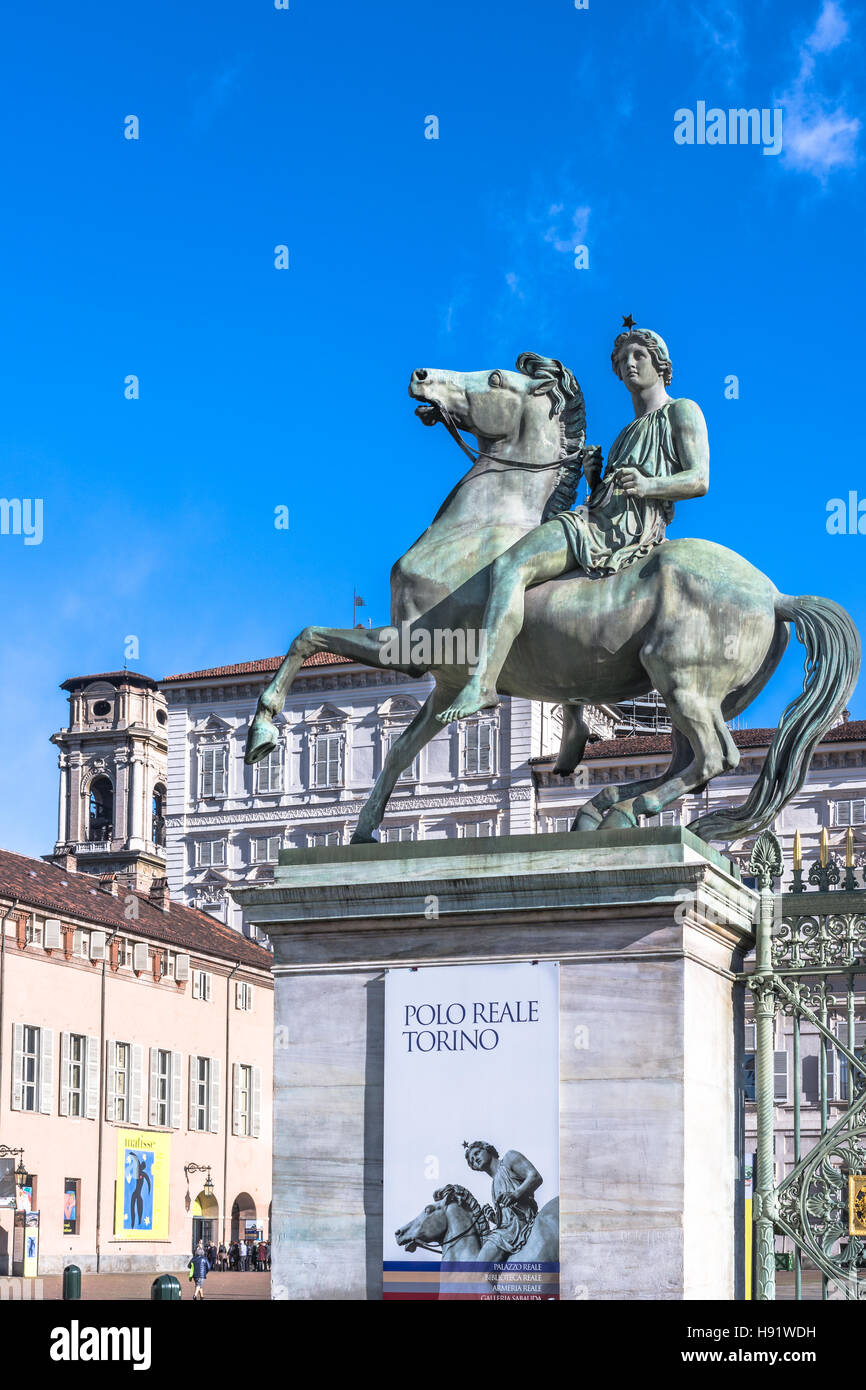 Statua di cavallo torino immagini e fotografie stock ad alta ...