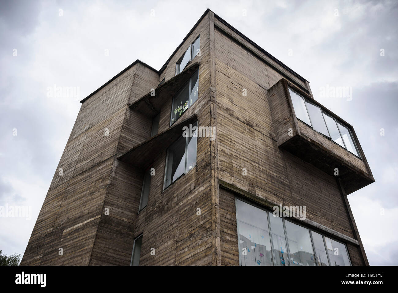 Ex edificio brutalista immagini e fotografie stock ad alta risoluzione - Alamy