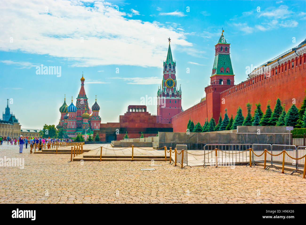 La vista sulla Piazza Rossa con San Basilio Cattedrale, il mausoleo di ...