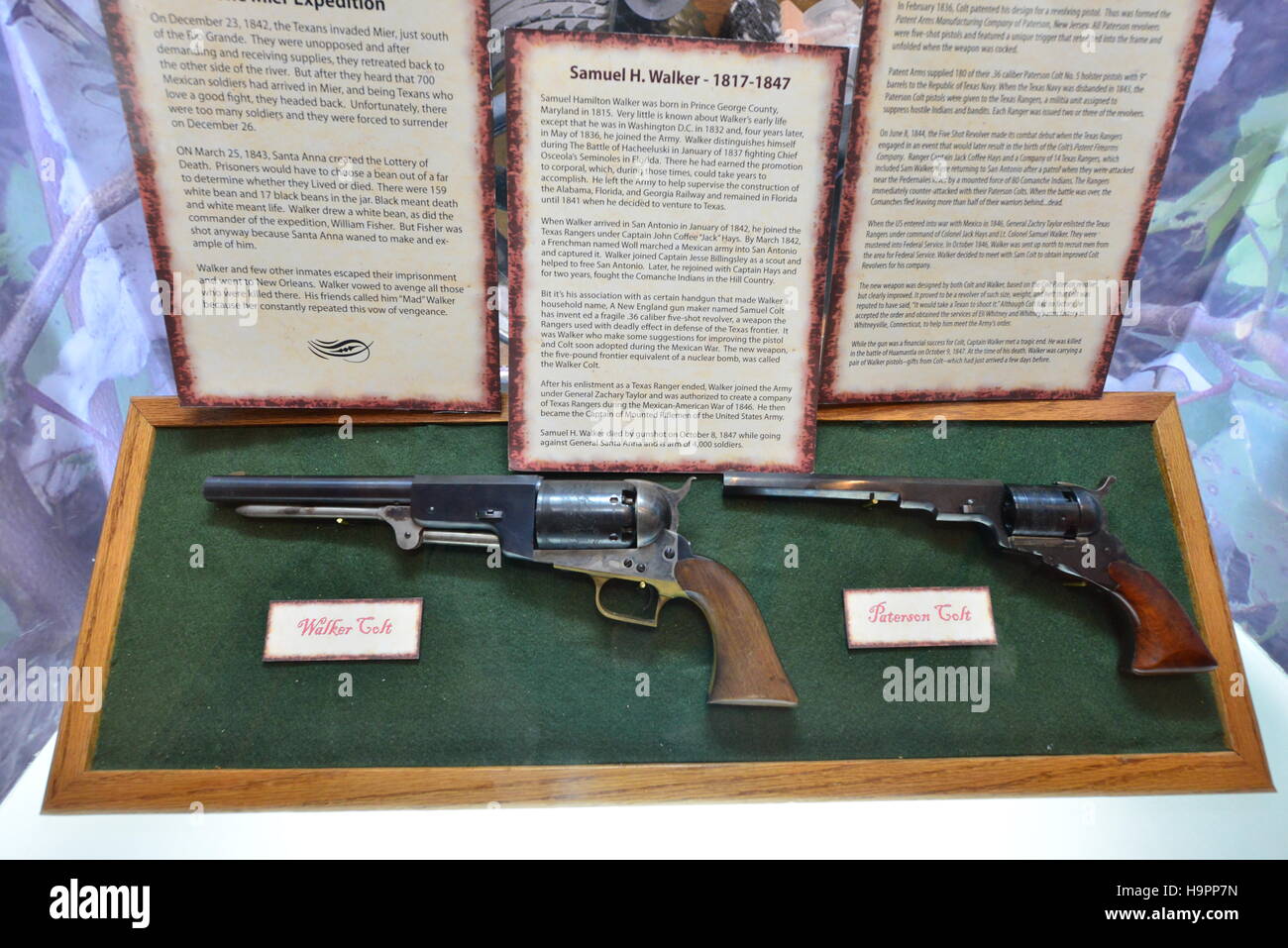 Colt walker percussion revolver immagini e fotografie stock ad alta ...