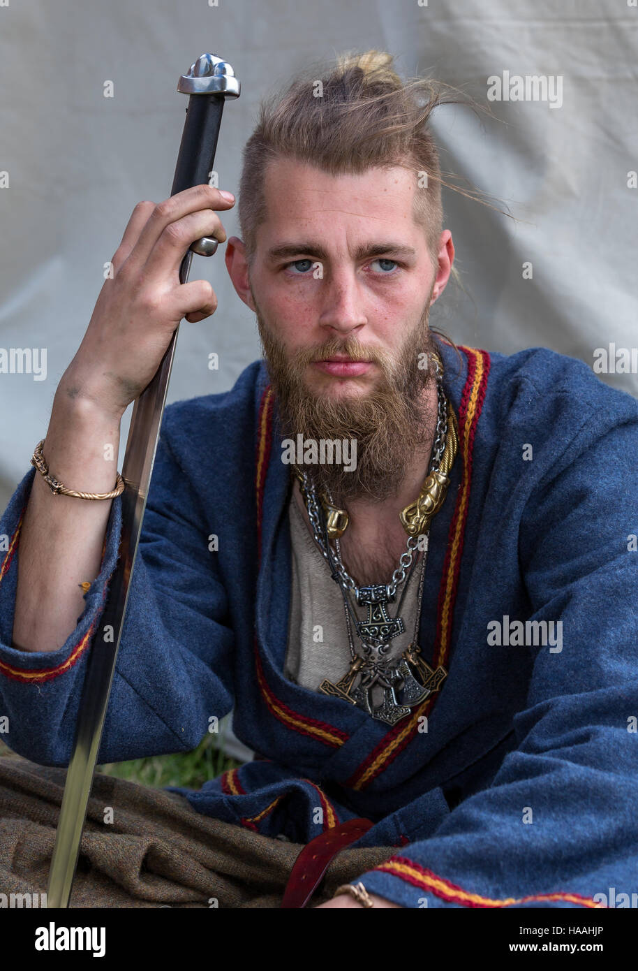Treccia vichinga immagini e fotografie stock ad alta risoluzione - Alamy