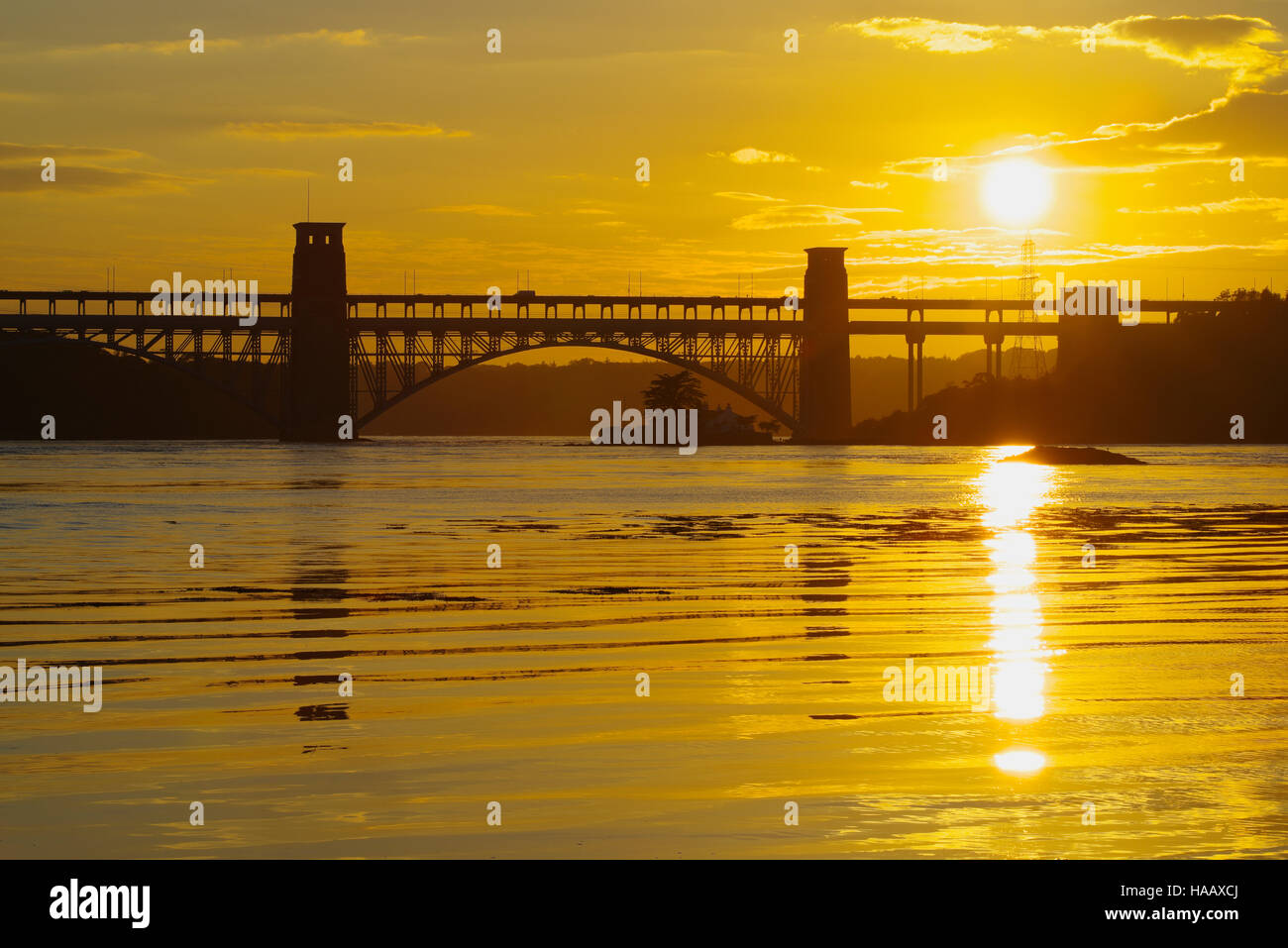 Ponte menai al tramonto immagini e fotografie stock ad alta risoluzione ...
