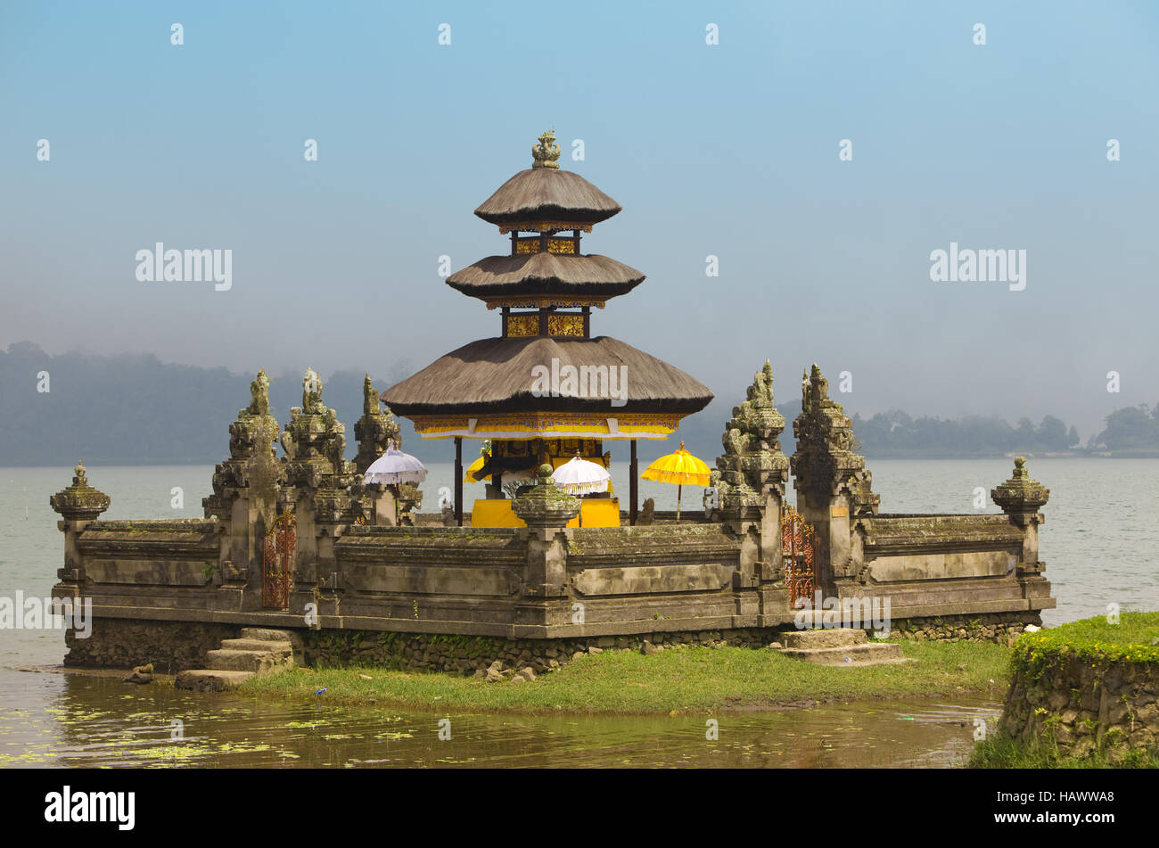 Ulun danu temple lake beratan immagini e fotografie stock ad alta ...