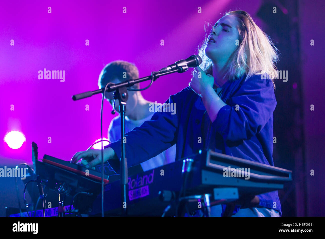 Shura singer immagini e fotografie stock ad alta risoluzione - Alamy