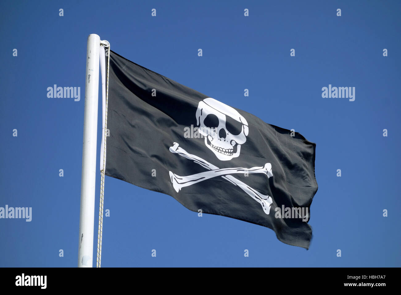 Bandiere jolly roger immagini e fotografie stock ad alta risoluzione ...