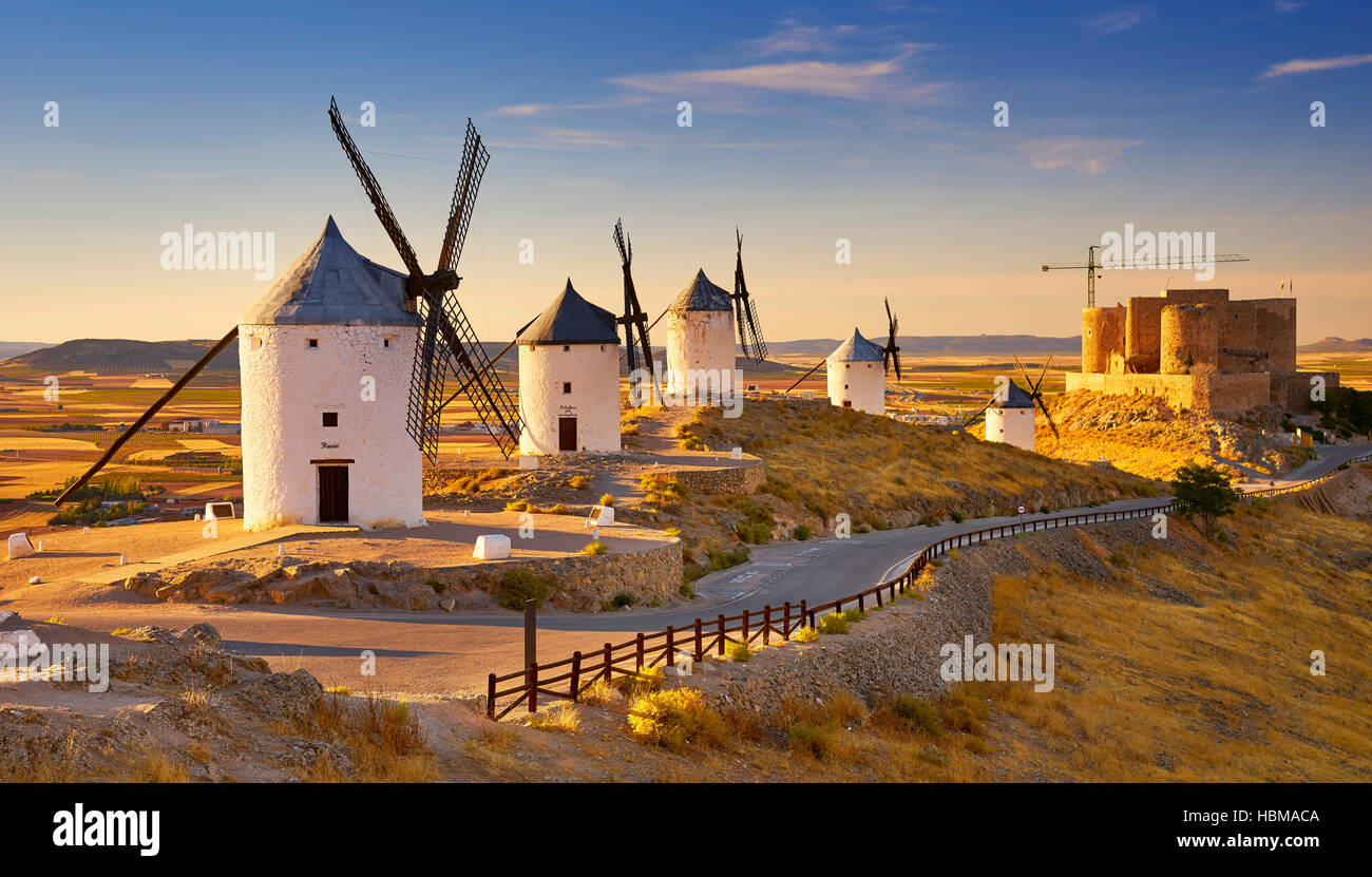 Mulini a vento in Consuegra, Spagna Foto stock - Alamy