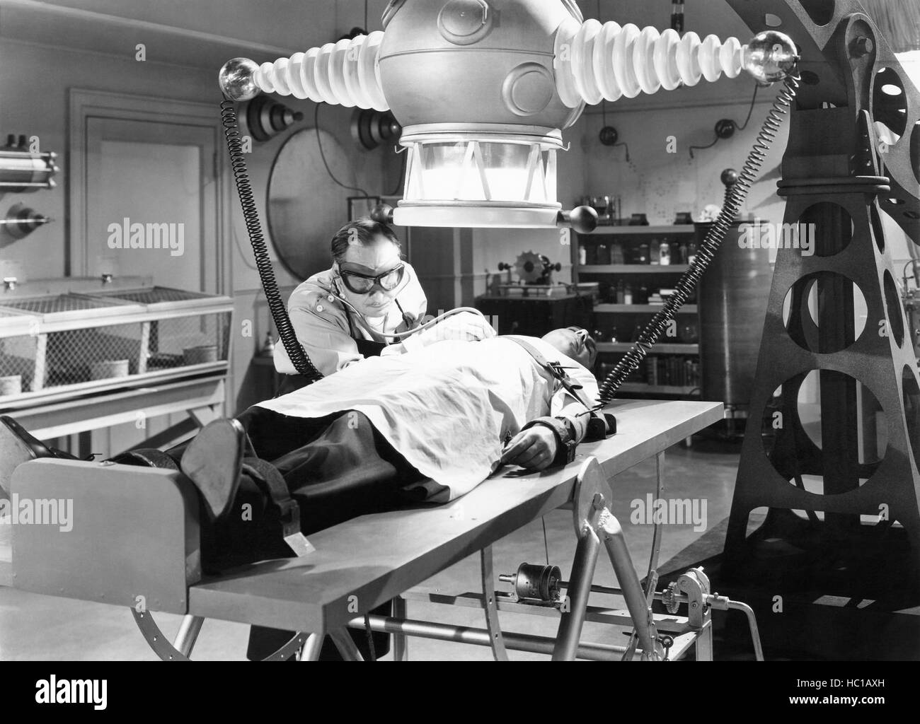 MAN MADE MONSTER, (aka mostro atomico), l-r: Lionel Atwill, Lon Chaney ...