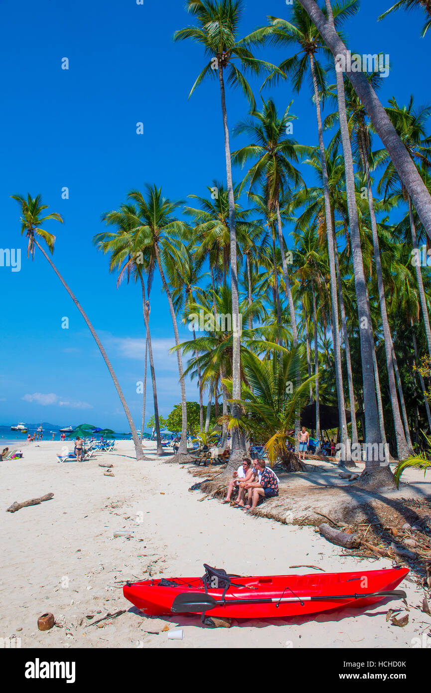 Spiaggia tropicale in Isola di Tortuga Costa Rica. L'isola copre circa ...