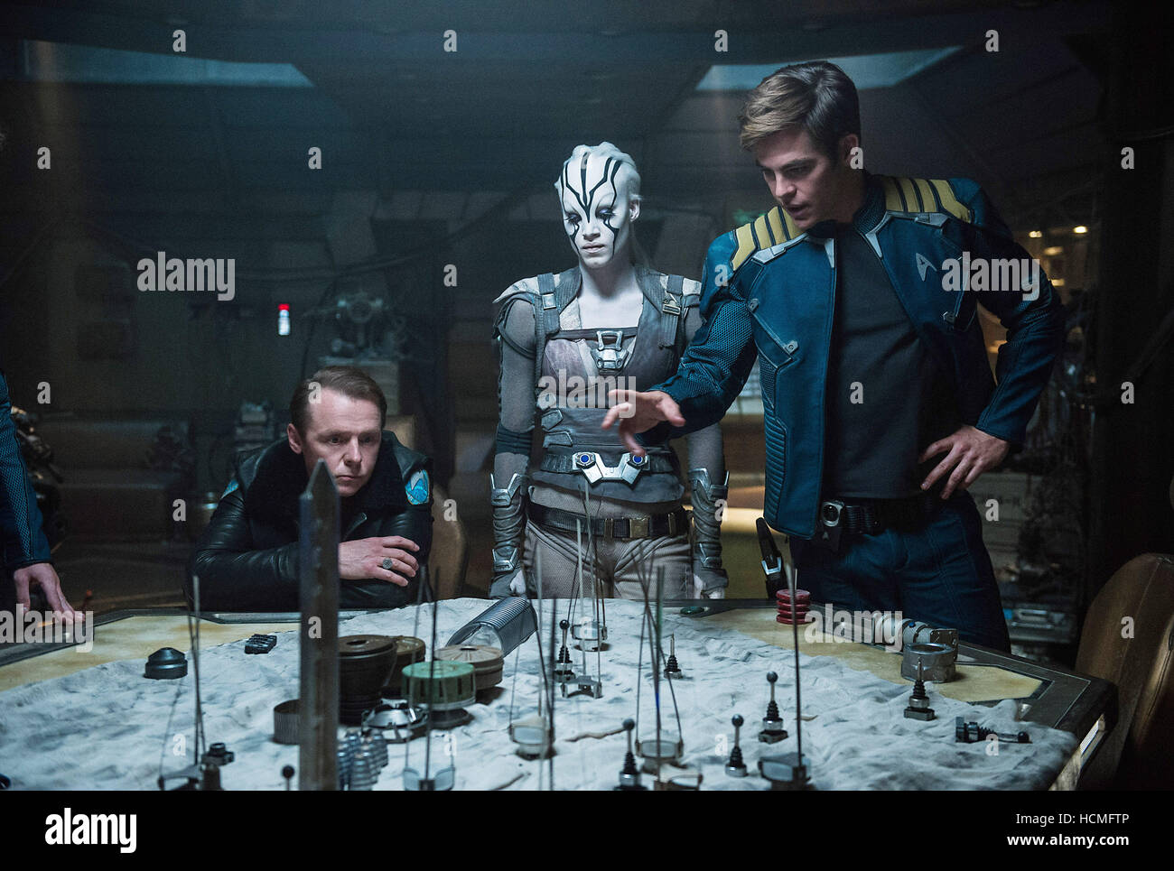 STAR TREK al di là, da sinistra: Simon Pegg, come Scotty, Sofia ...