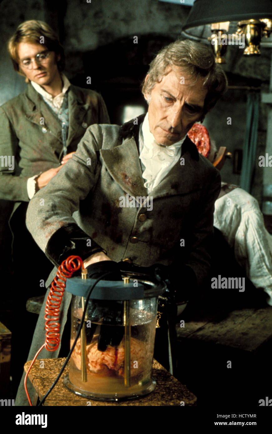 FRANKENSTEIN e il mostro dall'inferno, Shane Briant, Peter Cushing ...