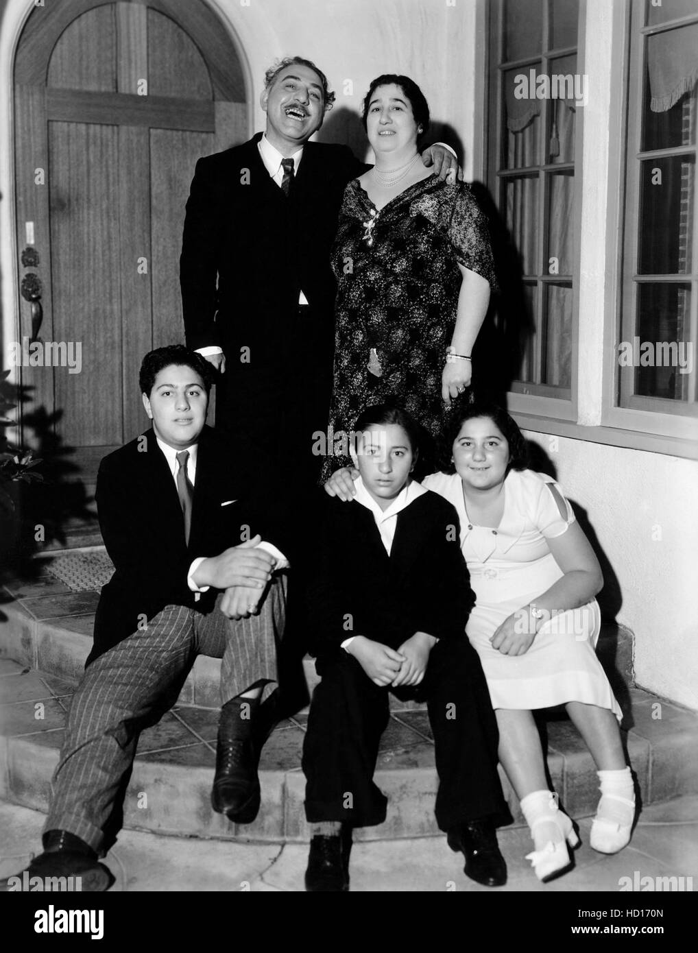 Henry Armetta, in alto a sinistra, sua moglie Iole Armetta, e i loro ...