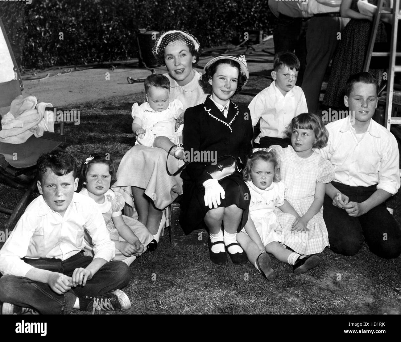 Maureen O'Sullivan sul set di BONZO va al college con bambini Patrick ...