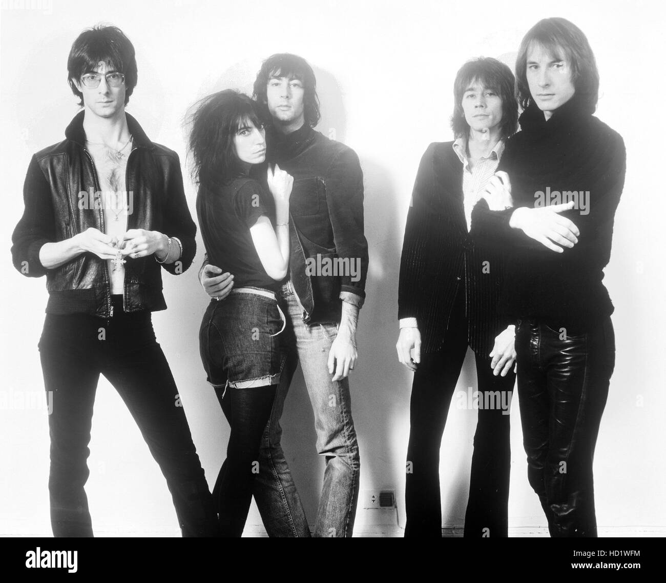 Patti Smith Band (l a r) Lenny Kaye, Patti Smith, Bruce Brody, Ivan ...