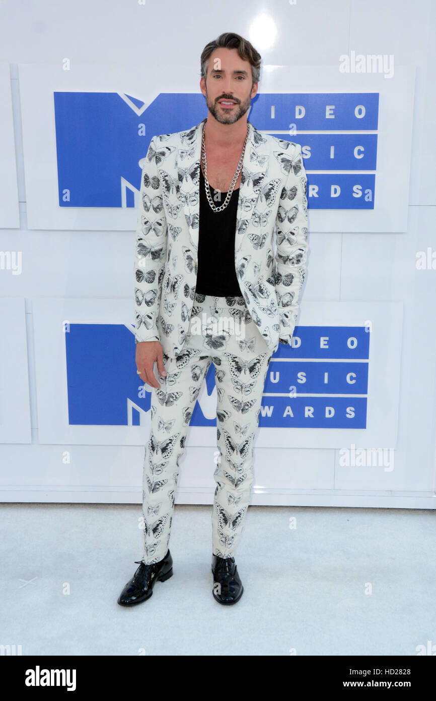 Robert Sepúlveda Jr. che frequentano gli MTV Video Music Awards 2016 al ...