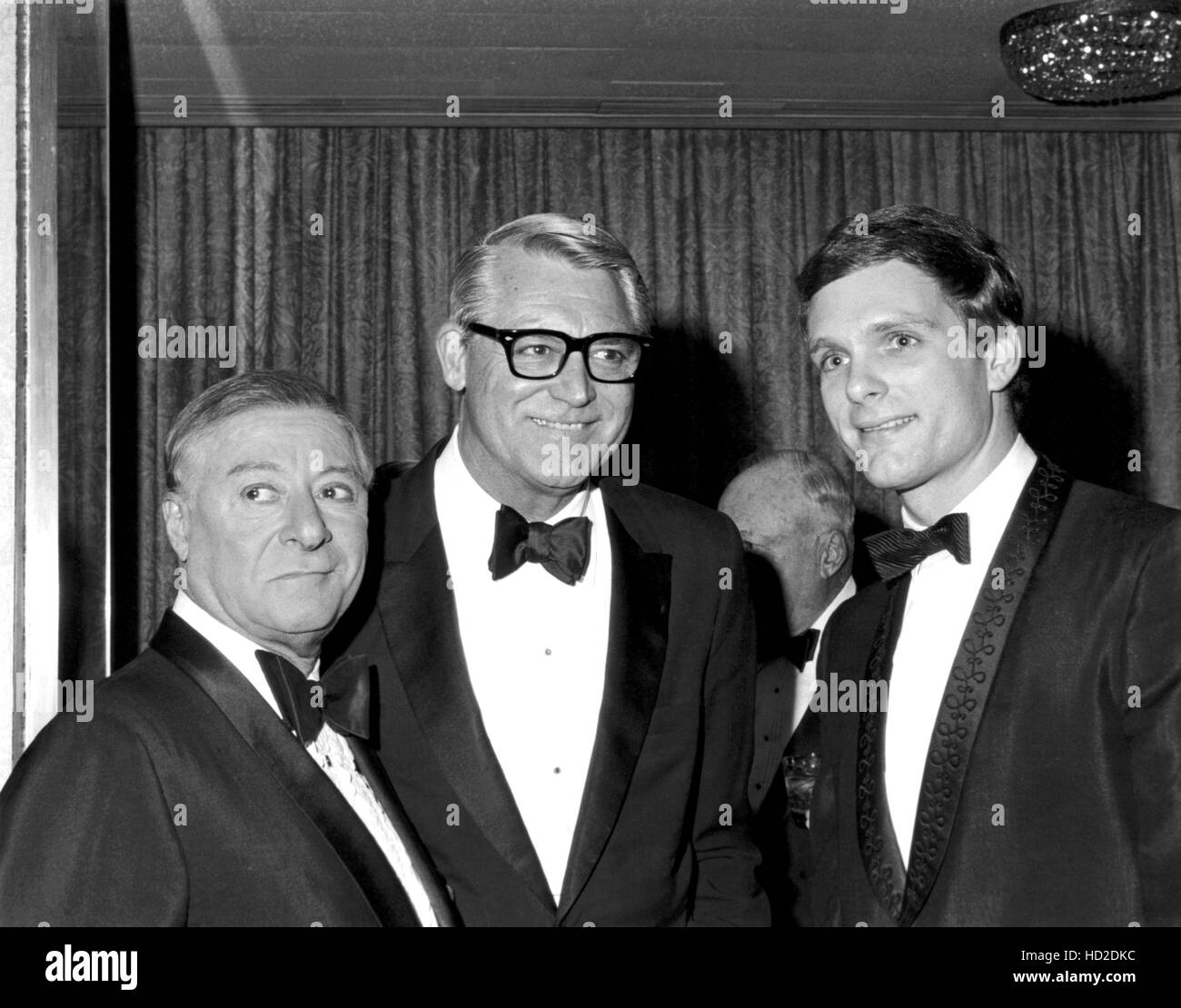 Keir Dullea (destra) con George Jessel (sinistra) e Cary Grant (centro ...