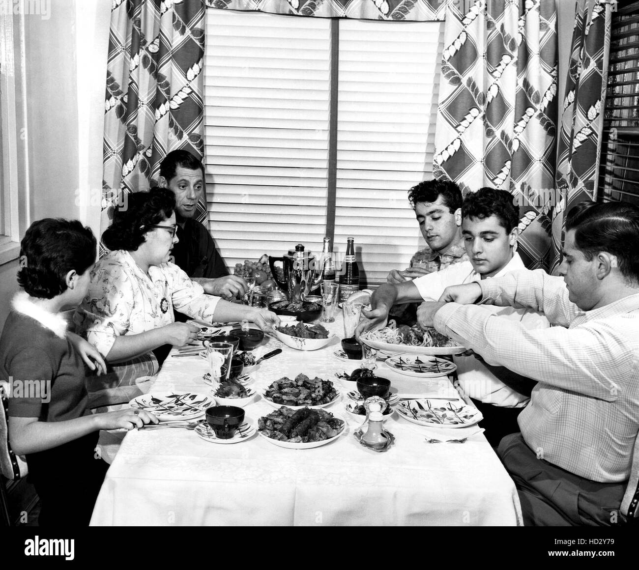 Sal Mineo la famiglia da sinistra a destra: suor Sabina, madre ...