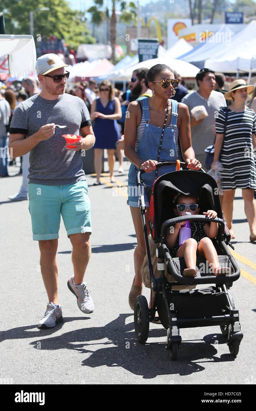 Marsha Thomason e Craig Sykes visitare un mercato di agricoltori con la ...