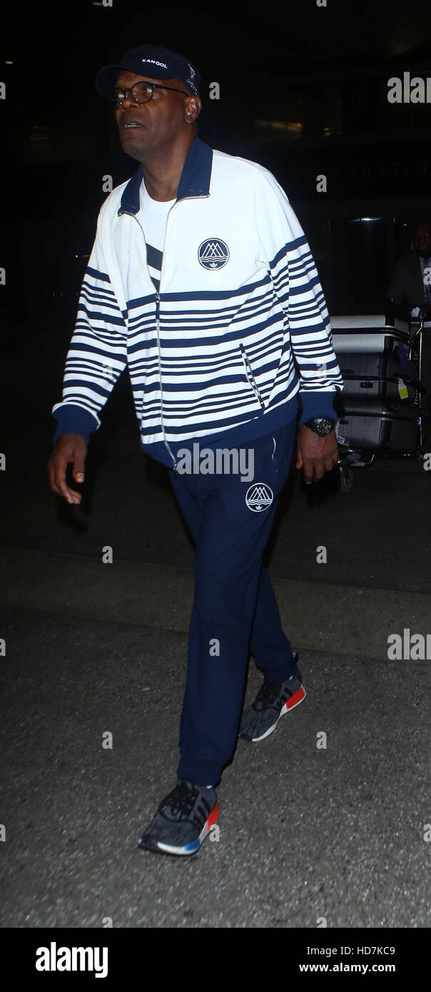 Samuel L. Jackson arriva all'Aeroporto Internazionale di Los Angeles ...