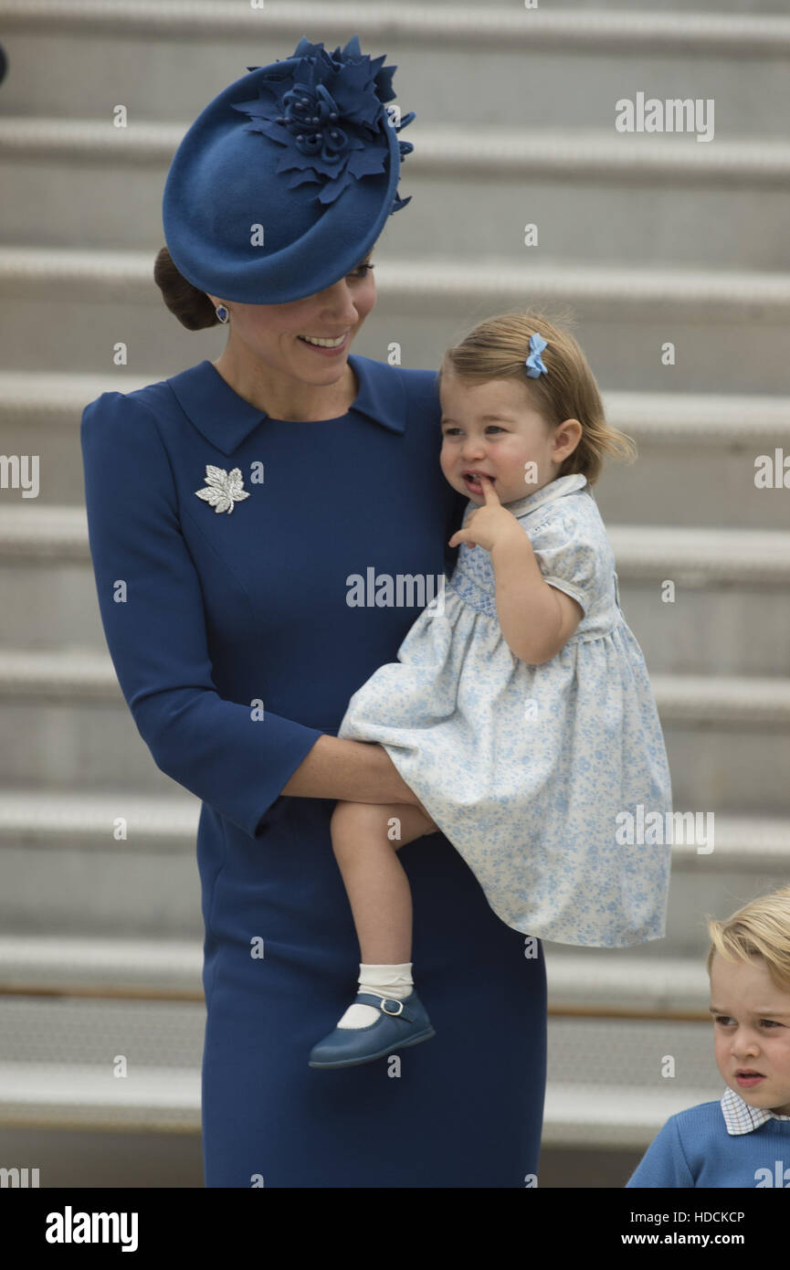Il Duca e la Duchessa di Cambridge arrivano con Prince George e la ...
