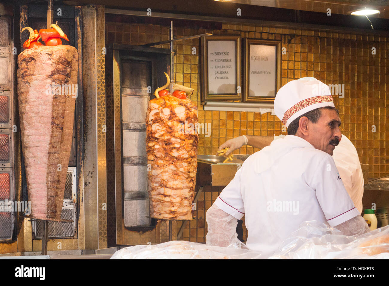 Cuoco kebab immagini e fotografie stock ad alta risoluzione - Alamy
