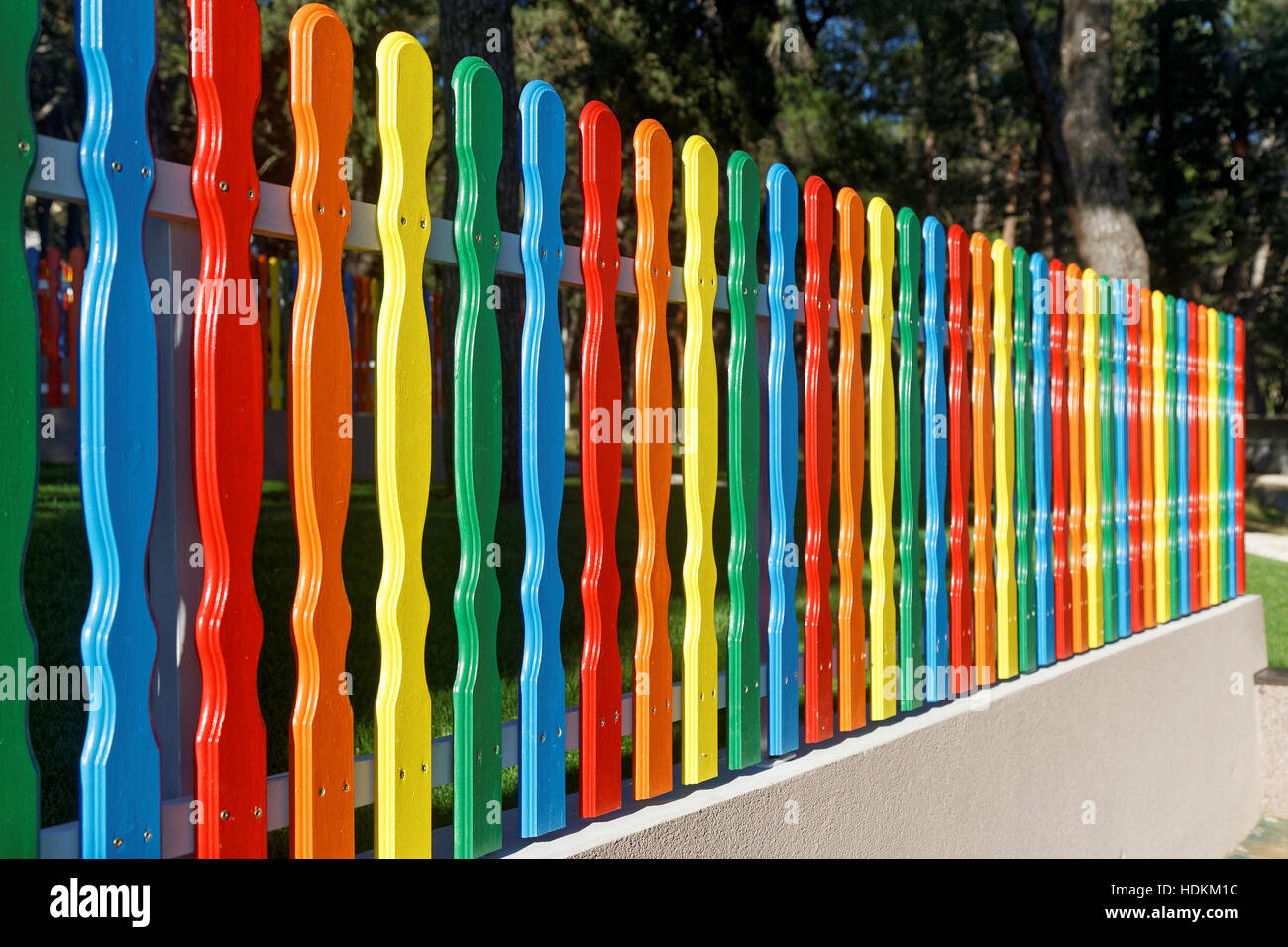 Recinzione del parco giochi immagini e fotografie stock ad alta ... Recinzione del parco giochi immagini e fotografie stock ad alta ...