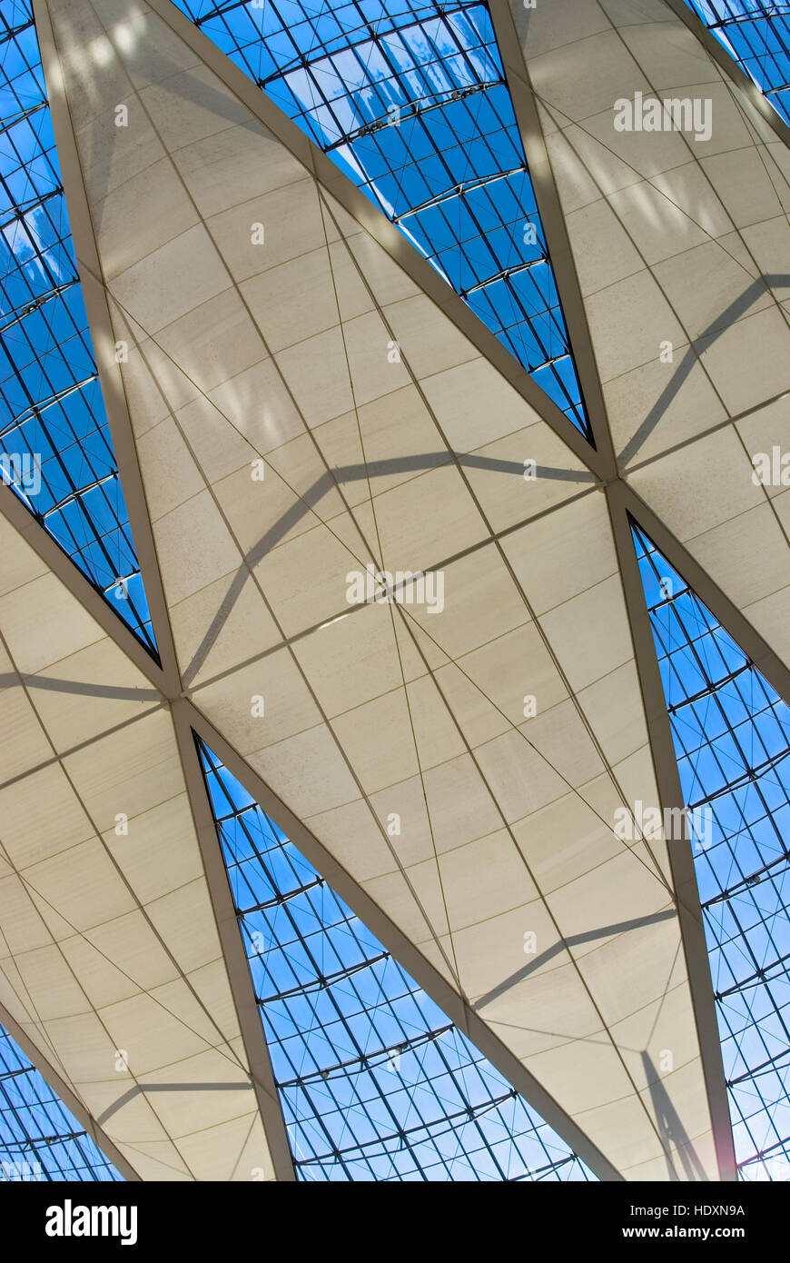 Costruzione del tetto del terminal 2 dell'aeroporto di monaco di ...