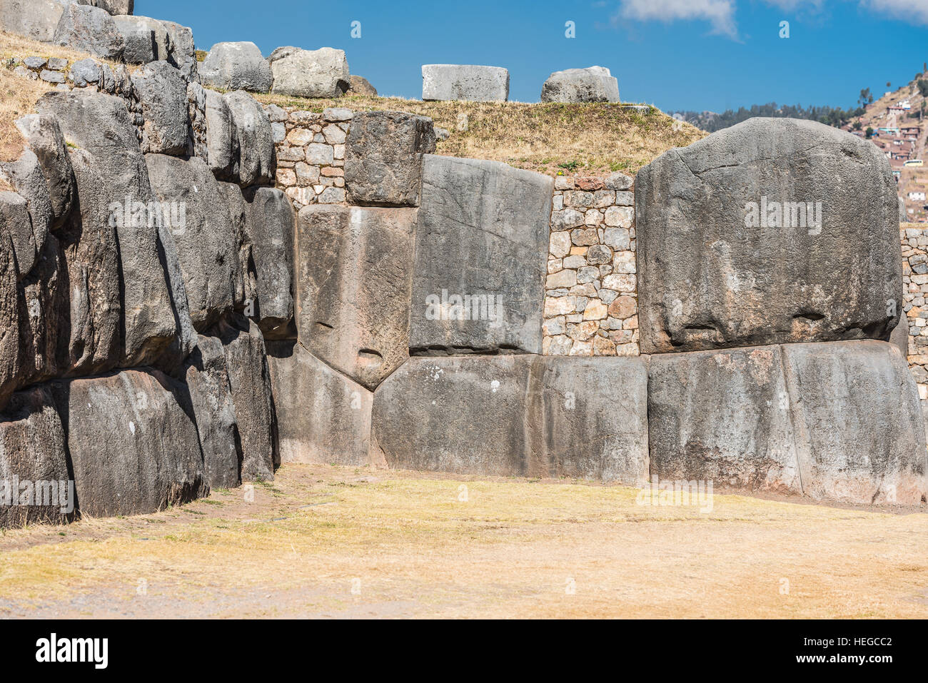 Rovine di incas sacsayhuaman immagini e fotografie stock ad alta ...